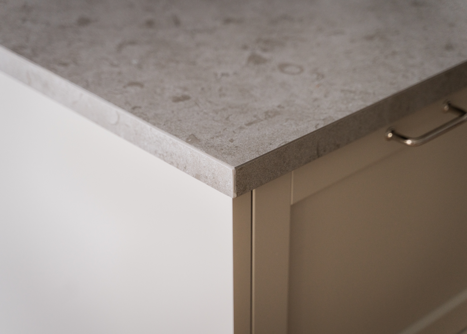 Ljusa toner i tidlöst kök - Inspiration - Bricmate