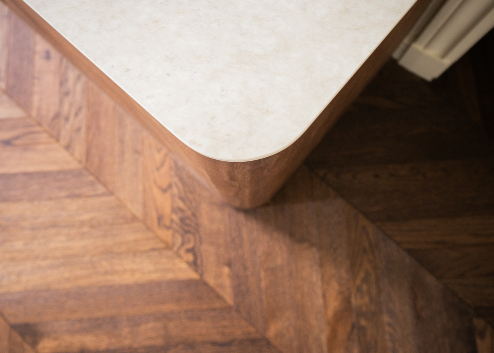 Wooden kitchen with marble-look countertop – Inspiration - Bricmate