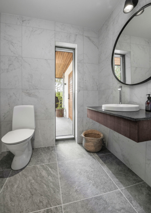 Stilrent badrum i sten & marmor-look - Inspiration - Bricmate